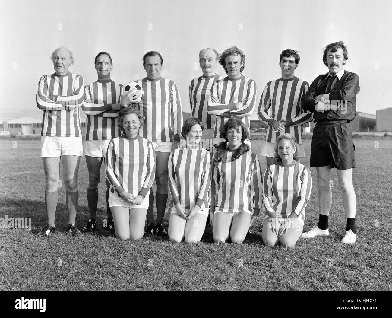 Cast of BBC comedy series, The Fall and Rise of Reginald Perrin ...