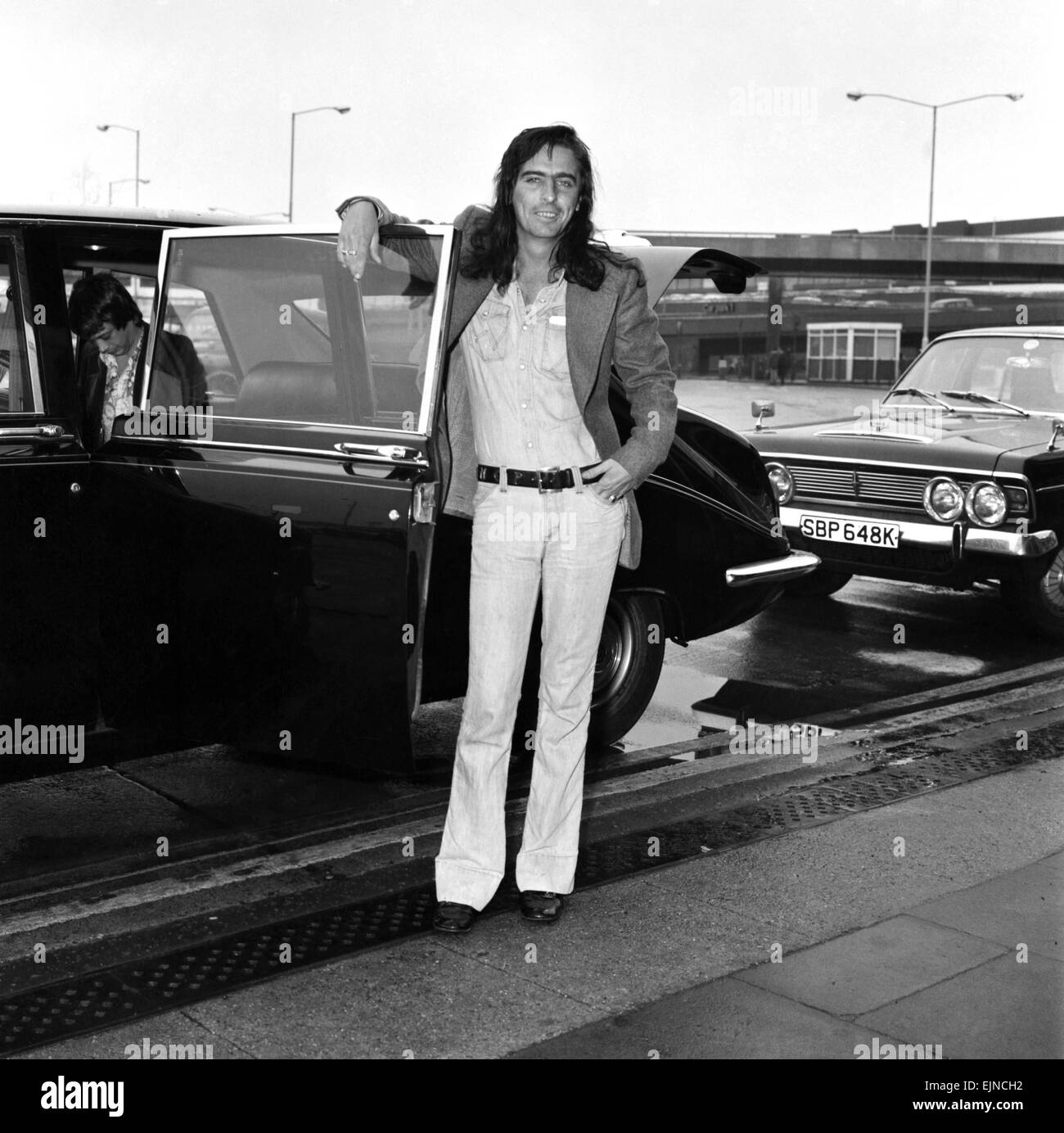 Rock singer alice cooper Black and White Stock Photos & Images - Alamy