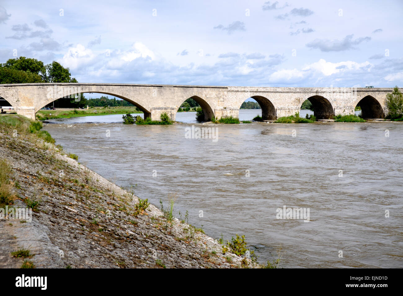 Beaugency bridge hi-res stock photography and images - Alamy