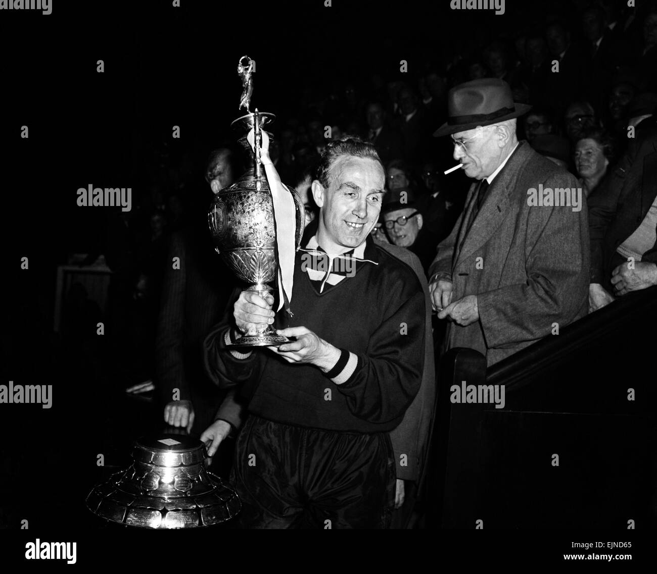 Wolverhampton wanderers football 1950s hi-res stock photography and ...