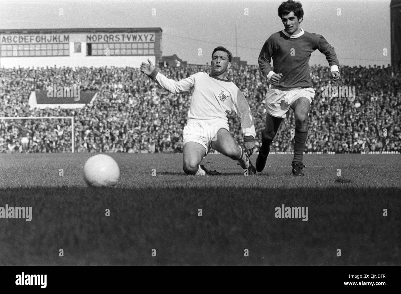 George best manchester united 1964 hi-res stock photography and images ...