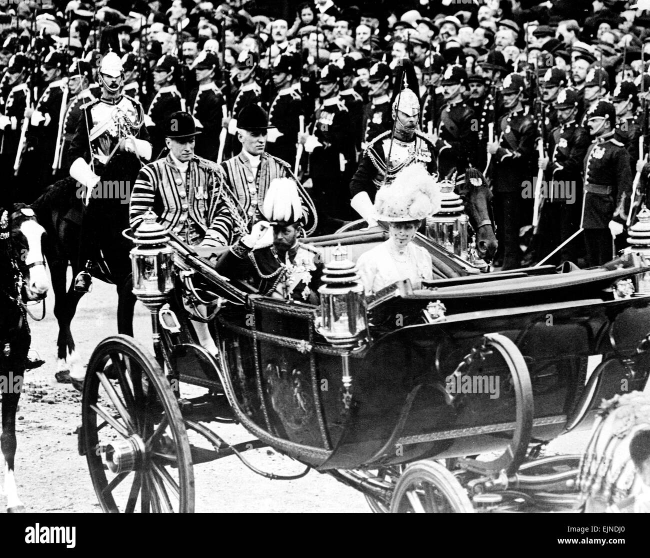 Procession through London for the Coronation of George V and Queen Mary ...