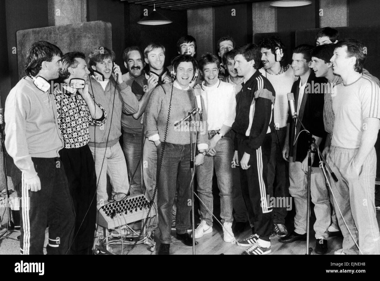 Everton team in the recording studio, cutting a record. 9th April 1986 ...