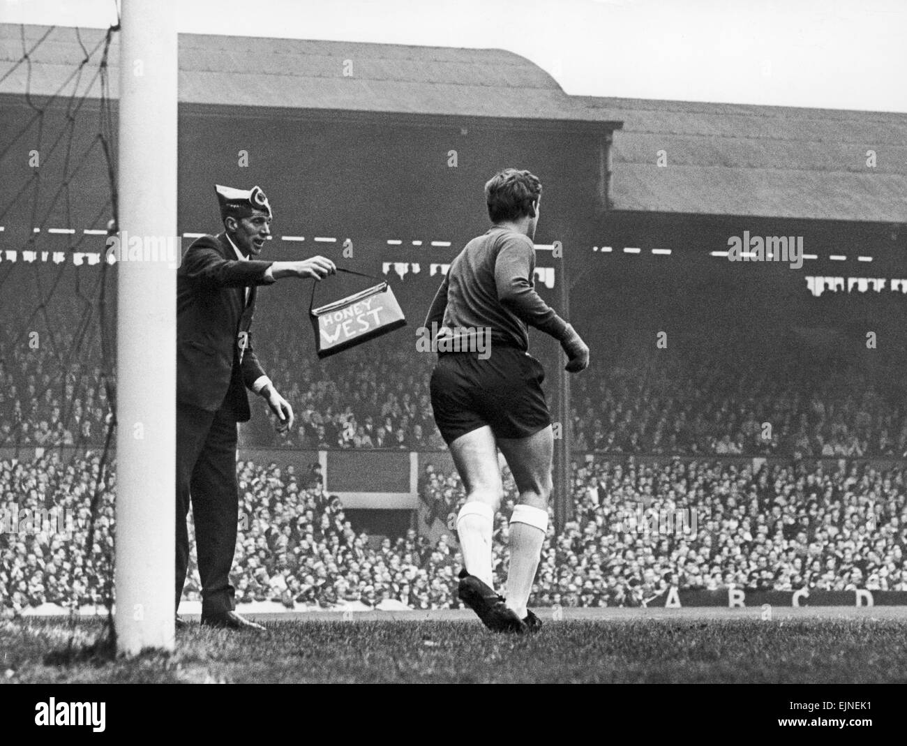 Match play on pitch Black and White Stock Photos & Images - Alamy