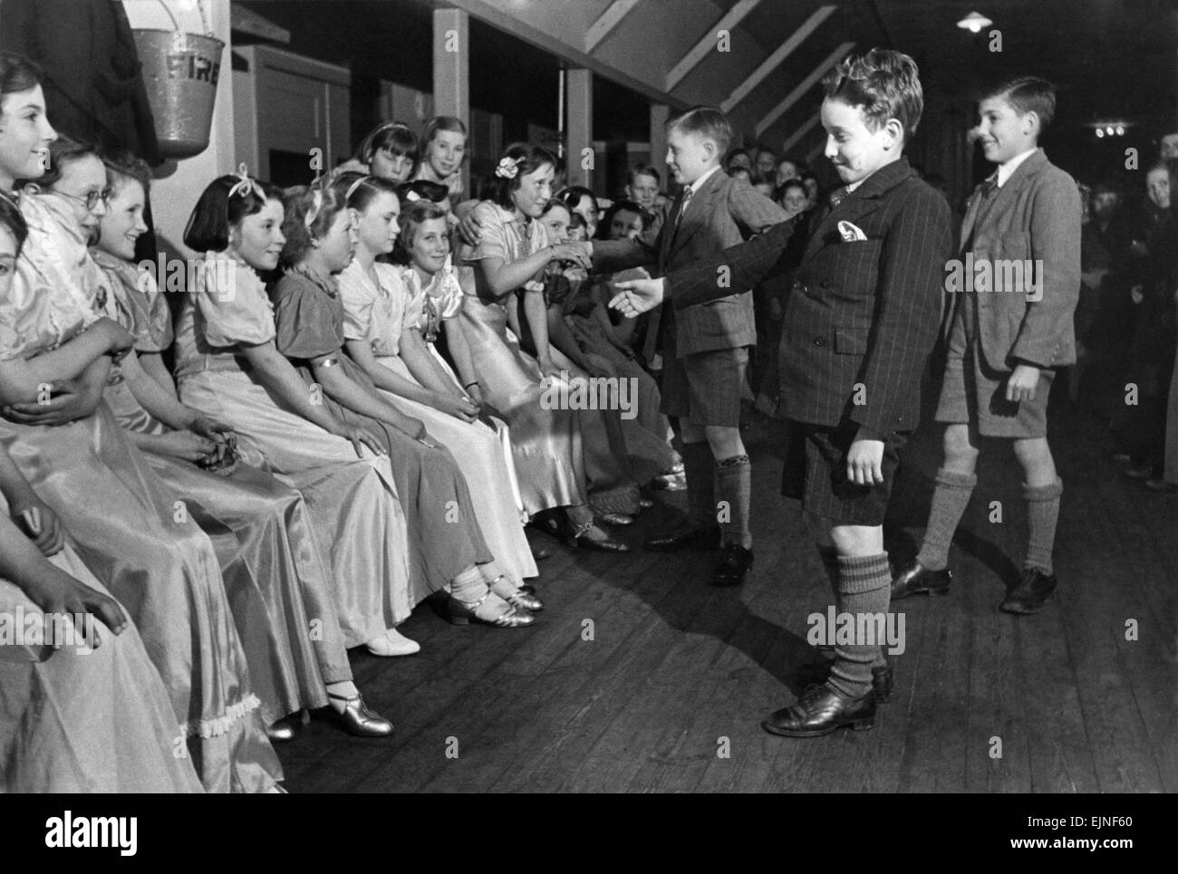 Balloon photographs hi-res stock photography and images - Alamy