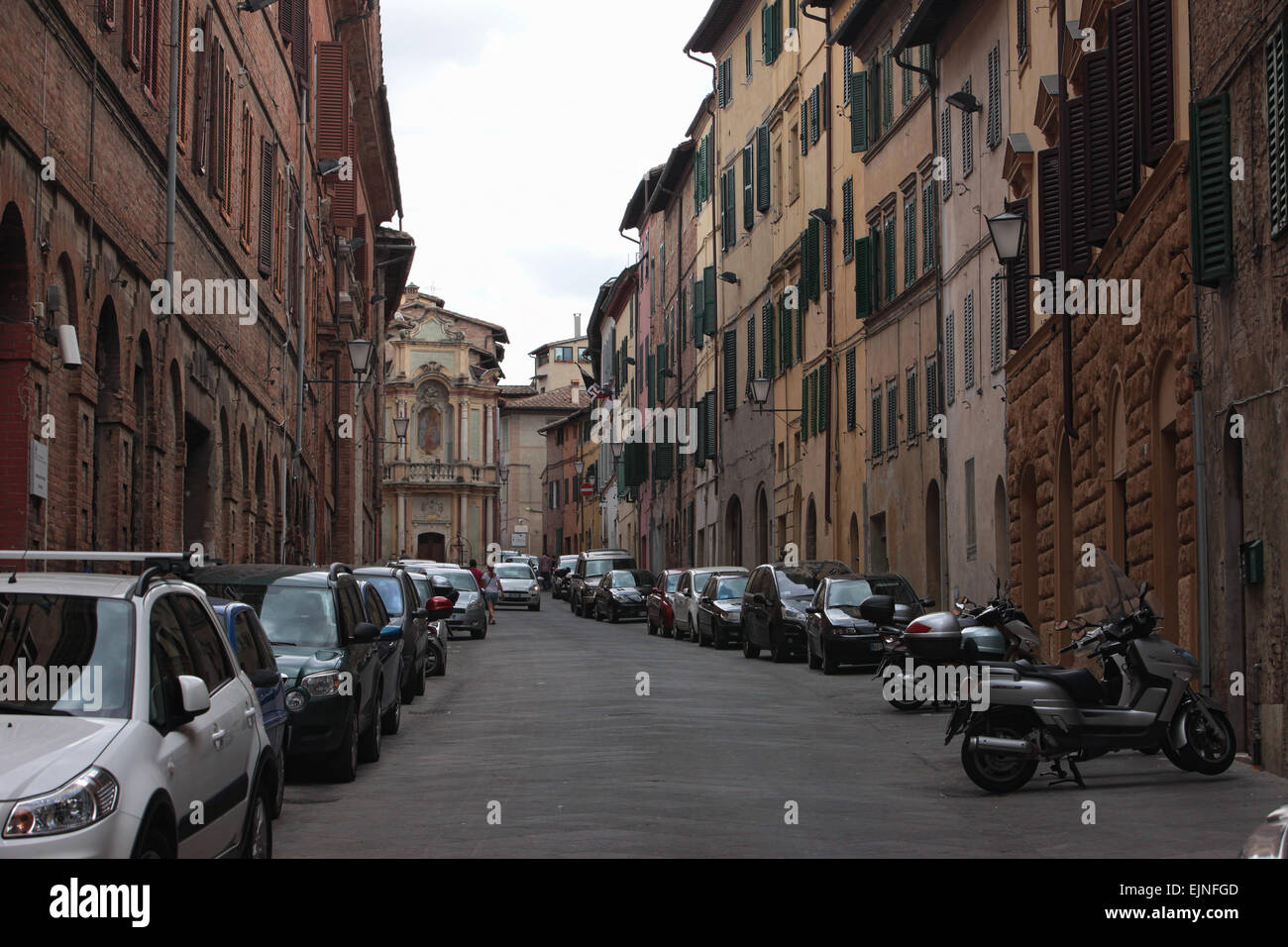 Florence, Italy narrow road apartments cars Stock Photo - Alamy