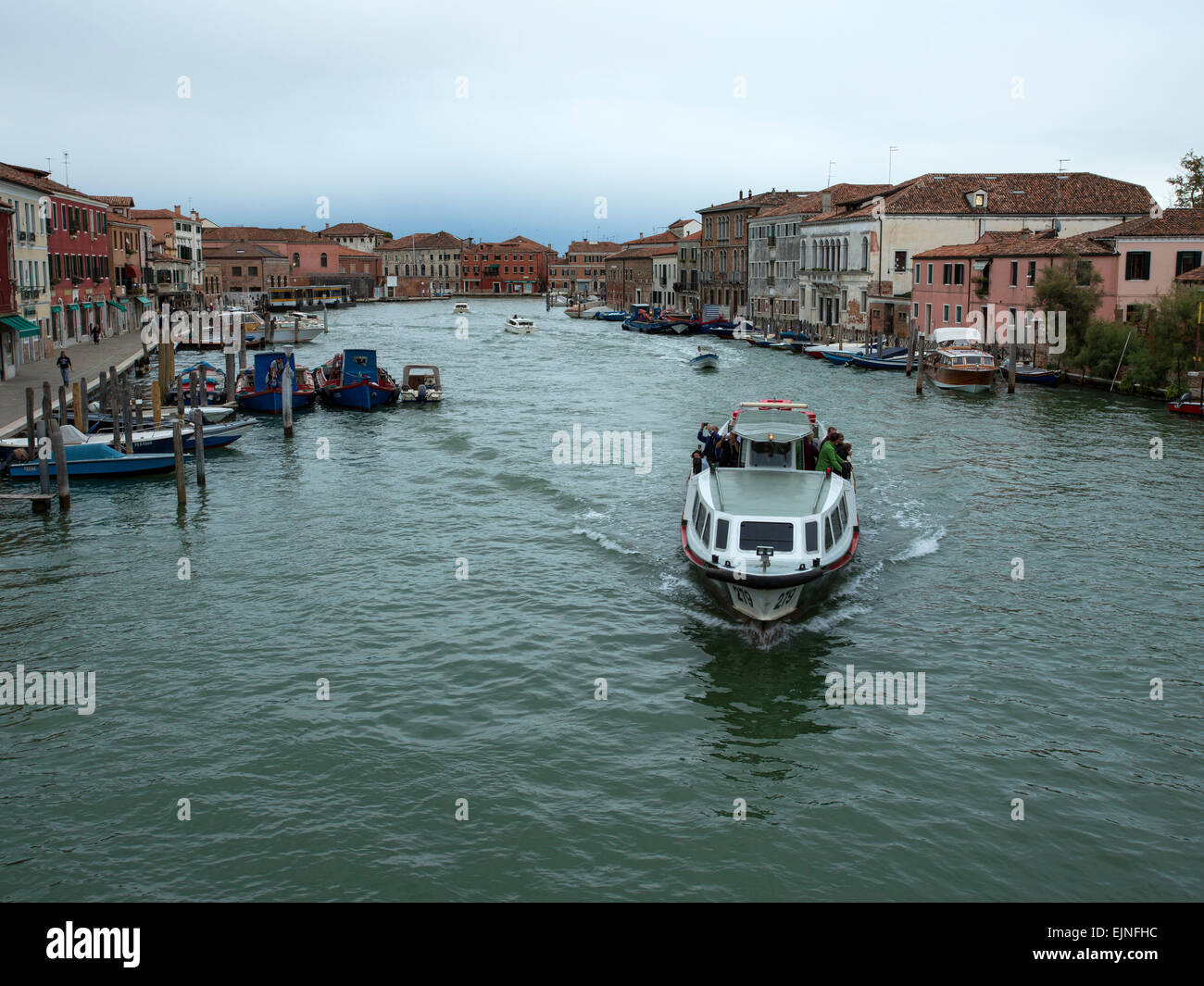 Italy tourist vacation water boat hi-res stock photography and images ...