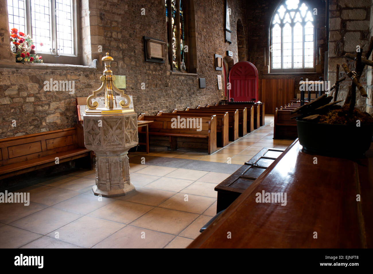 Church leicester interior view font hi-res stock photography and images ...