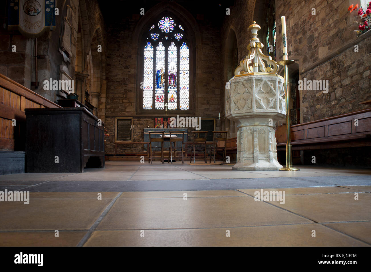 Church leicester interior view font hi-res stock photography and images ...
