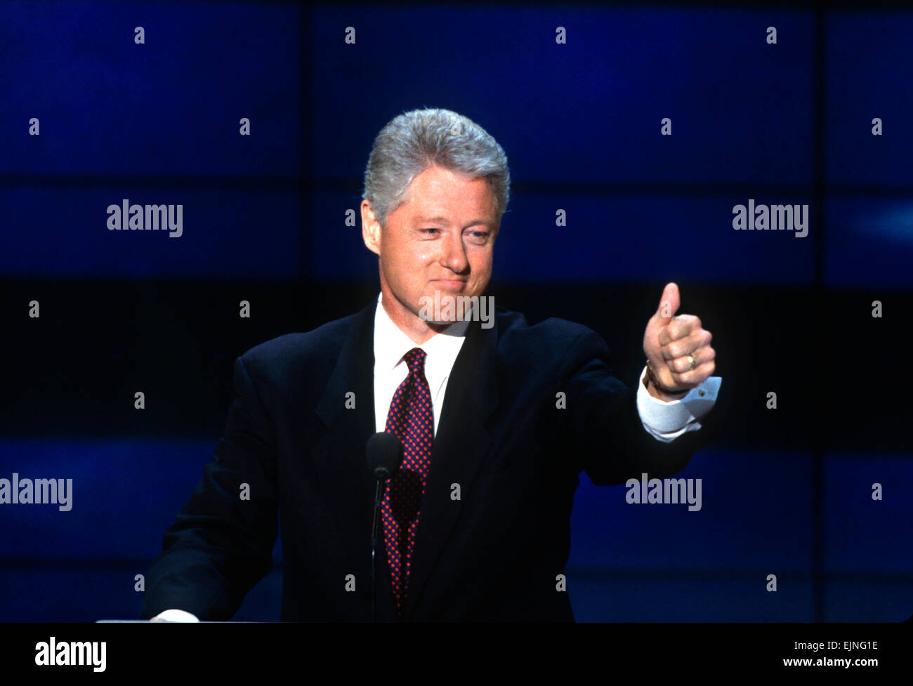 Us president bill clinton gives hi-res stock photography and images - Alamy
