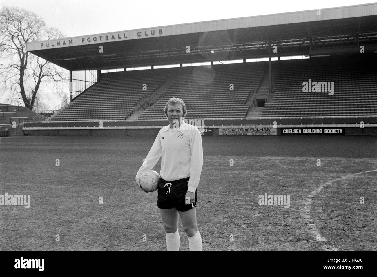 Bobby moore west ham Black and White Stock Photos & Images - Alamy