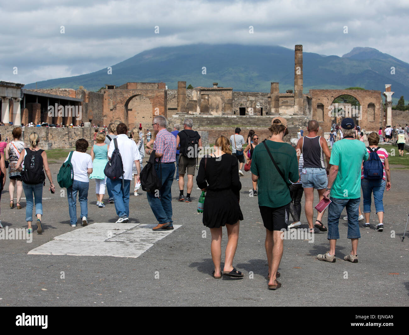 Pompeii, Naples, Italy tourists ruins Mount Vesuvius Stock Photo - Alamy