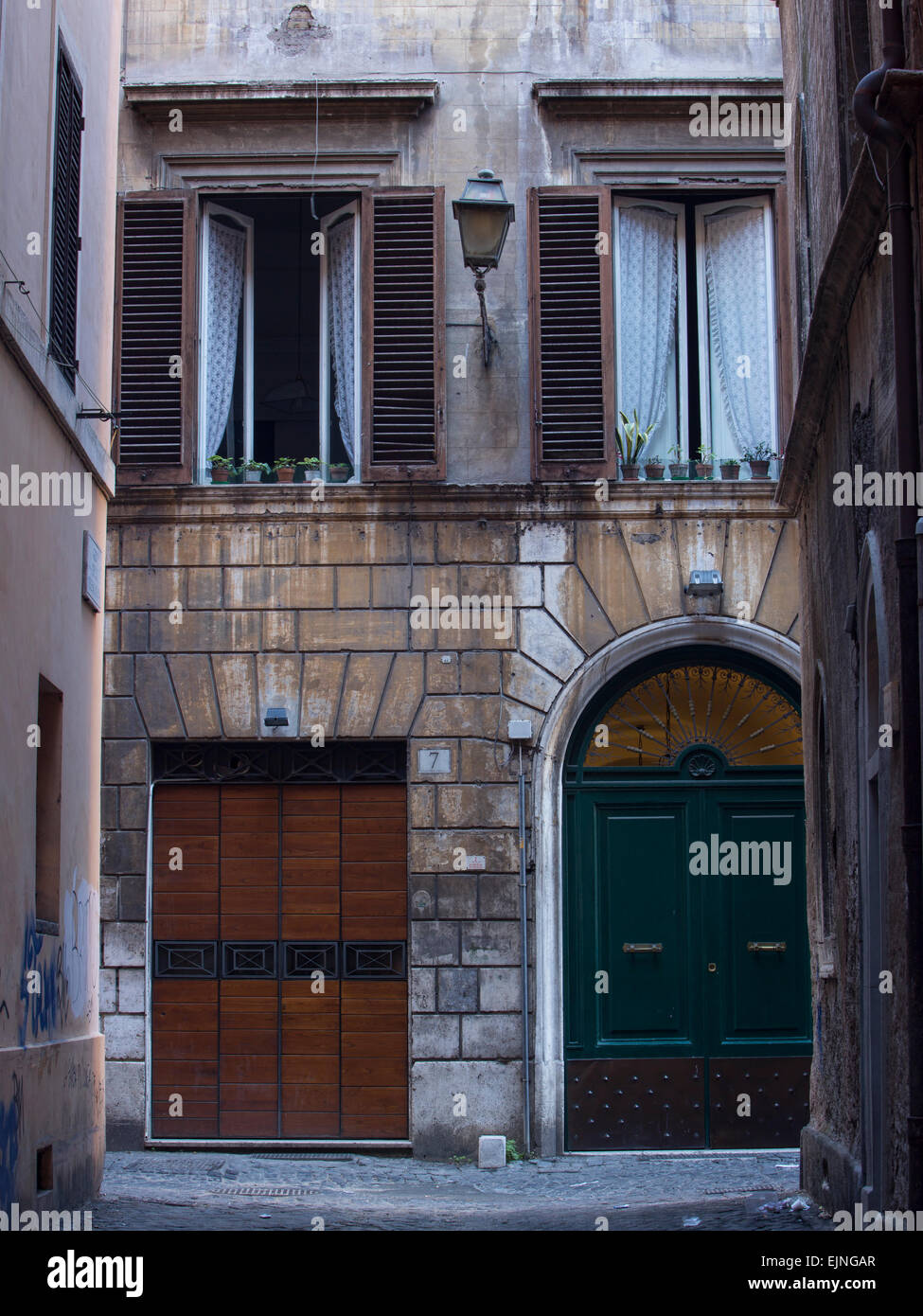 Rome apartment architecture hi-res stock photography and images - Alamy