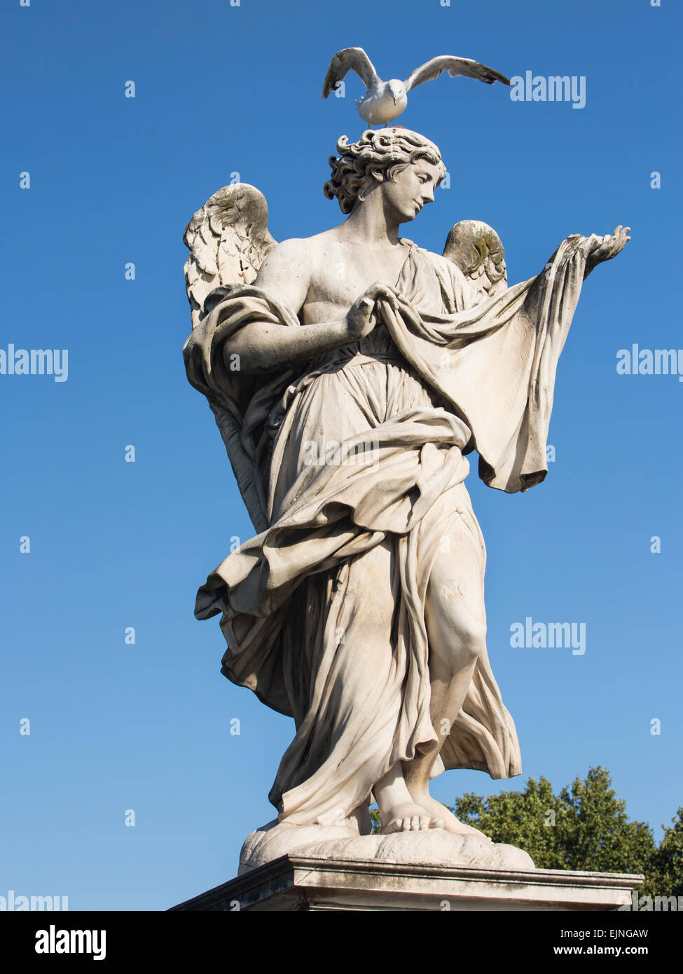 Rome, Italy Bridge of Angels statue seagull on head Stock Photo - Alamy