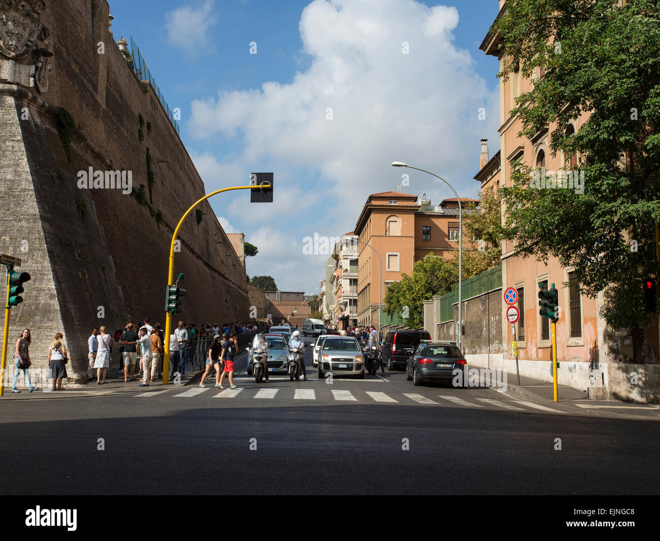Rome, Italy Vatican wall entrance line and traffic Stock Photo - Alamy