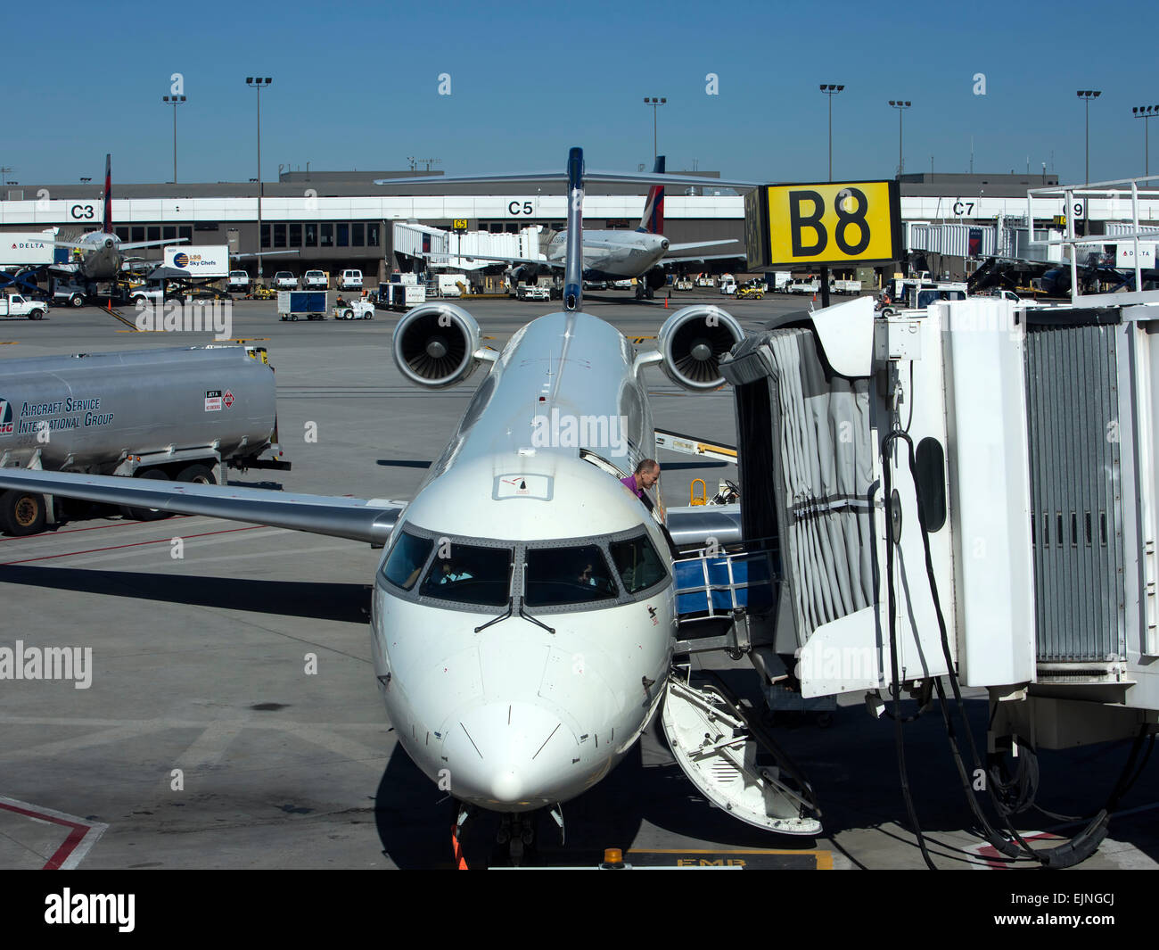Passenger gate hi-res stock photography and images - Alamy