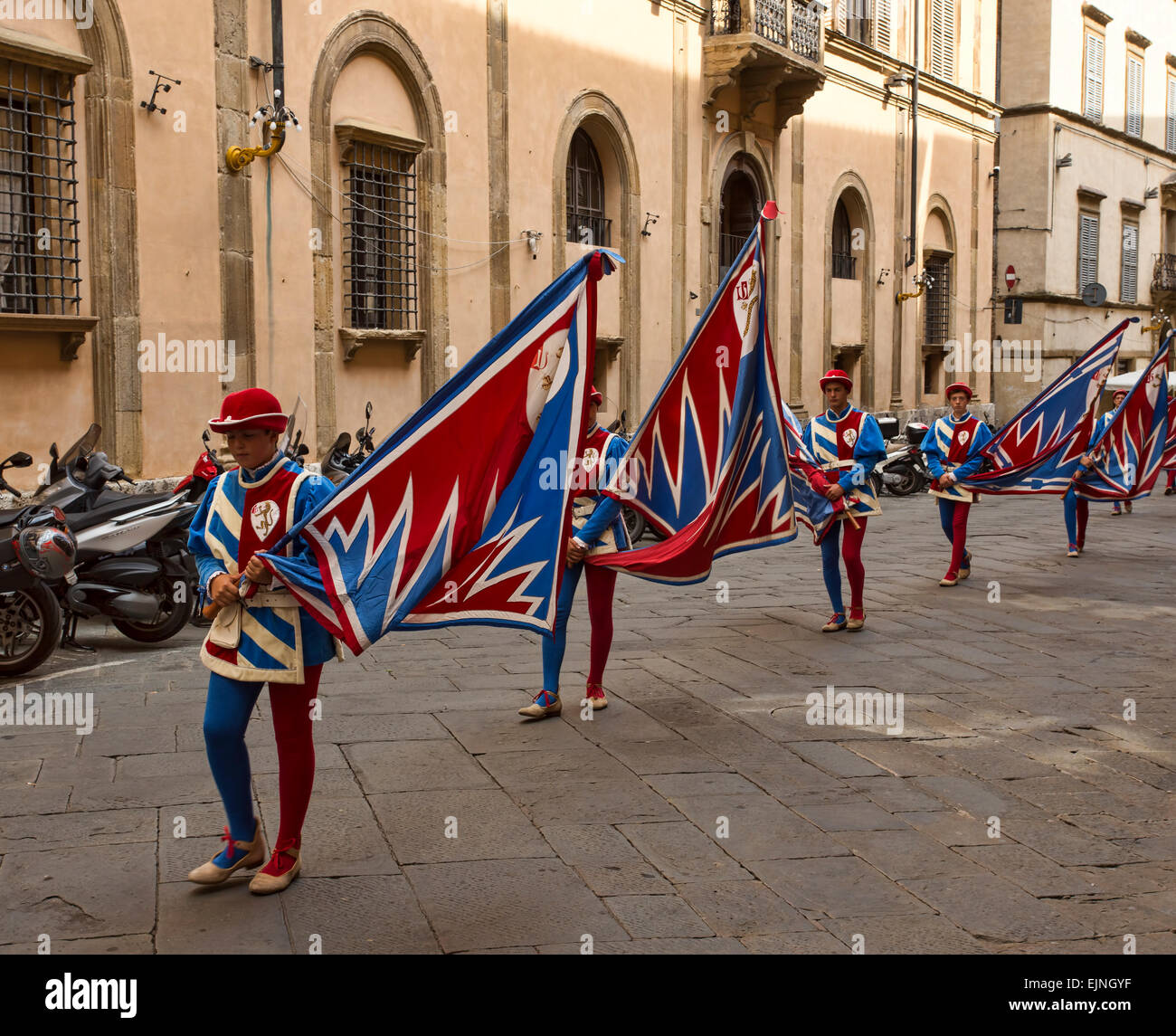 Medieval costume siena hi-res stock photography and images - Alamy