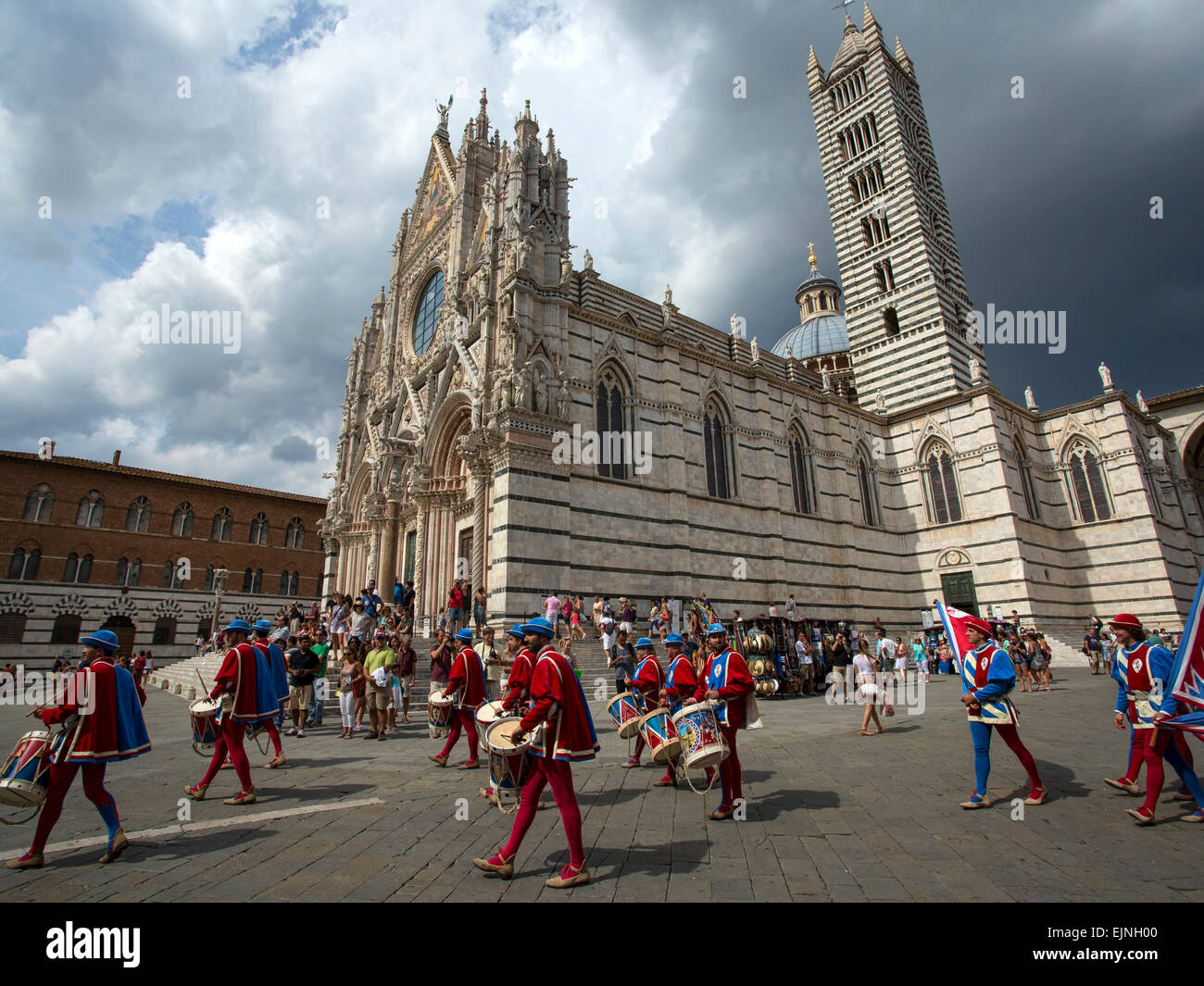 Historical parade palio siena siena hi-res stock photography and images ...