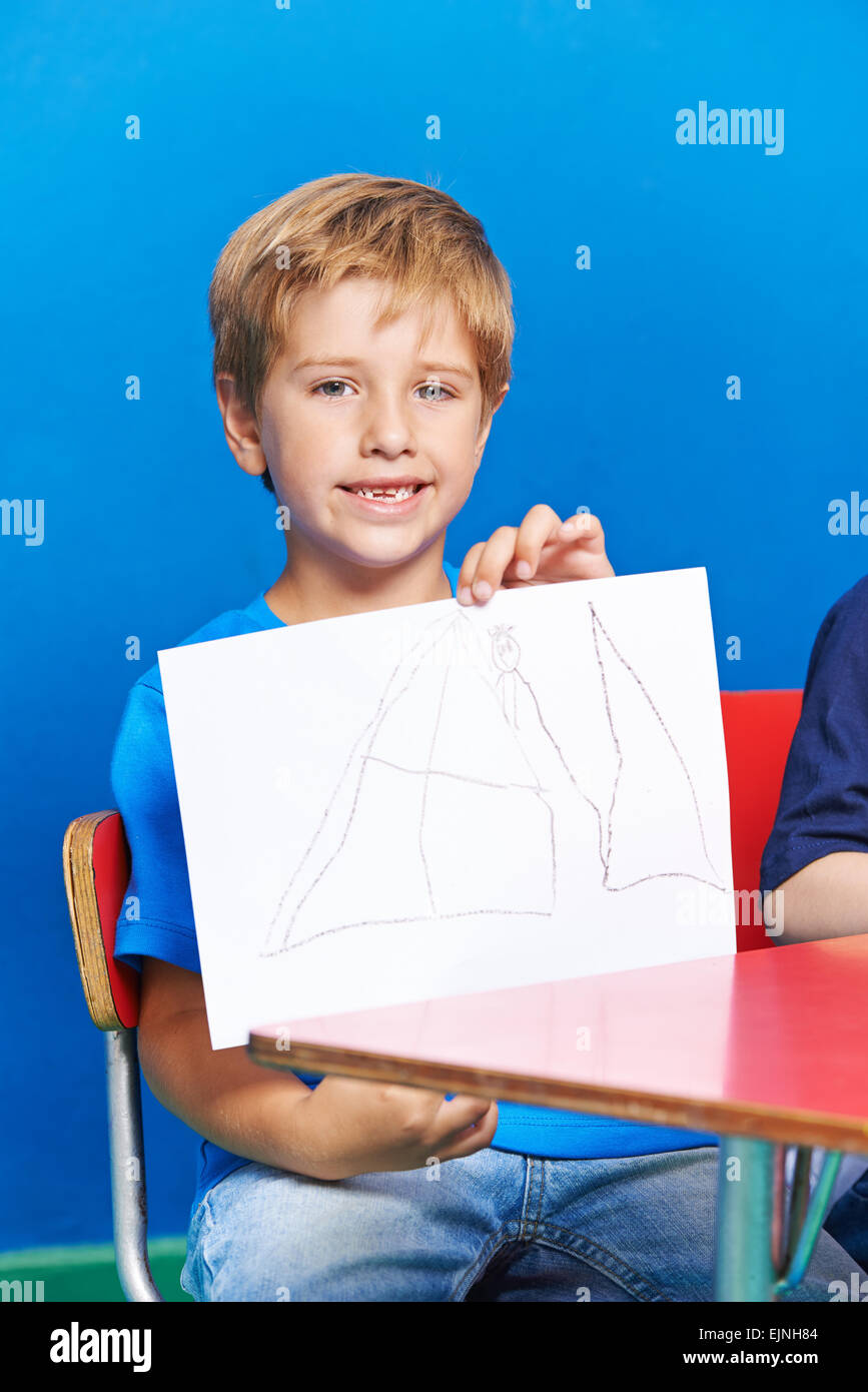 Boy drawing picture hi-res stock photography and images - Alamy