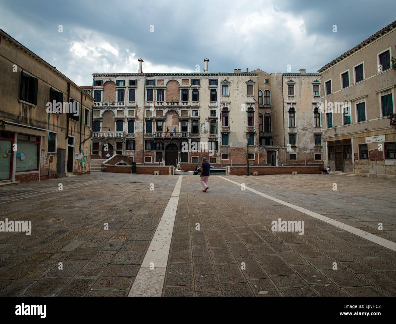 Italian consulate building hi-res stock photography and images - Alamy