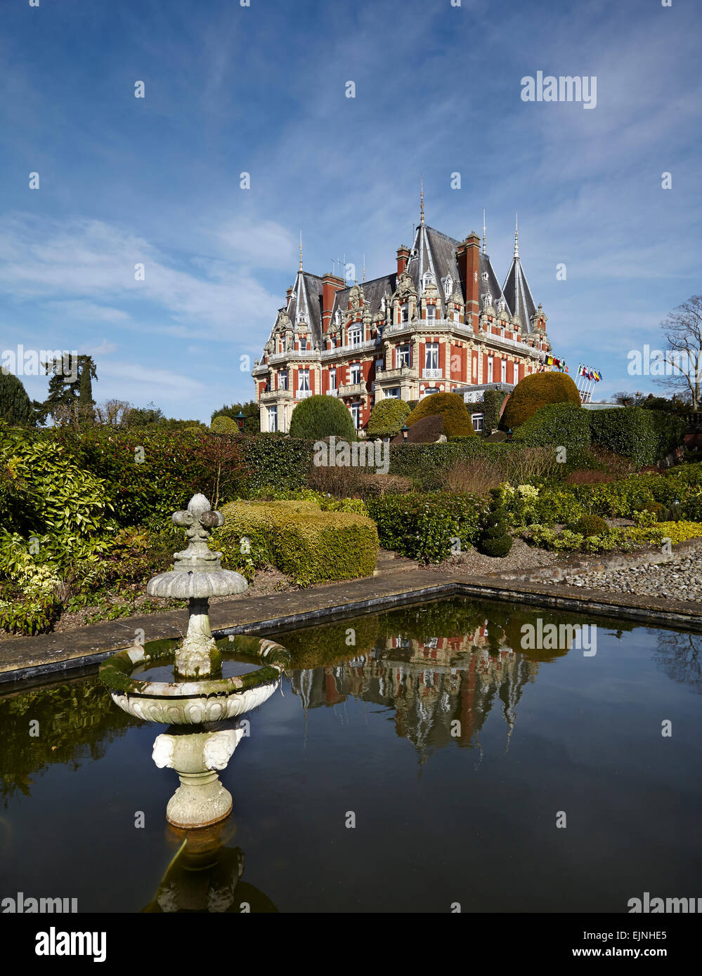 English style hotel hi-res stock photography and images - Alamy