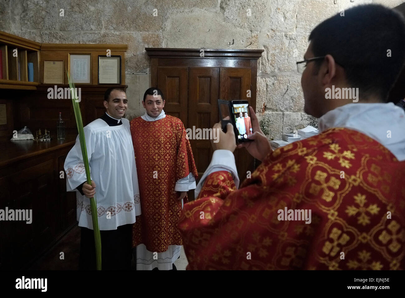 Christian clergyman hi-res stock photography and images - Alamy