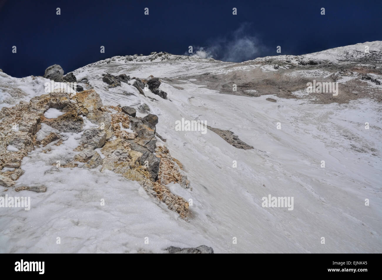 Snowy slopes of volcano Damavand, highest peak in Iran Stock Photo - Alamy