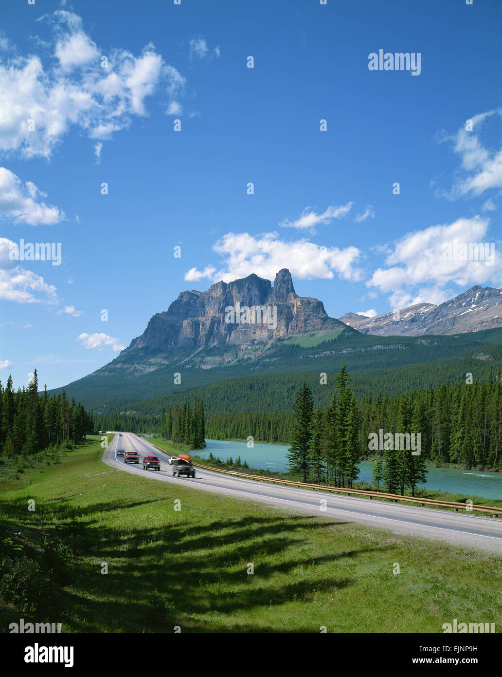Road canada castle mountain bow river hi-res stock photography and images - Alamy