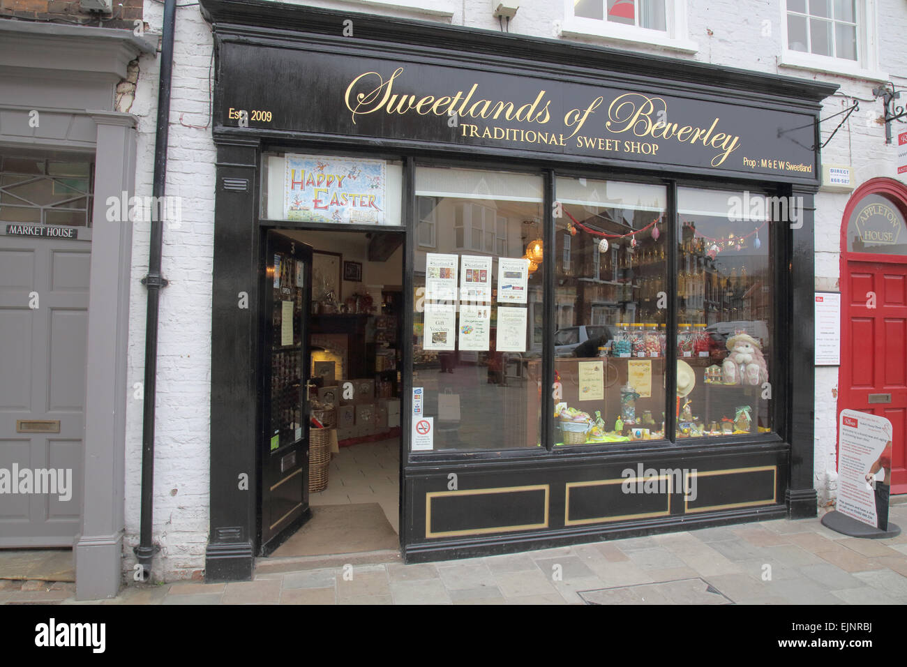 Old fashioned sweet shop hi-res stock photography and images - Alamy