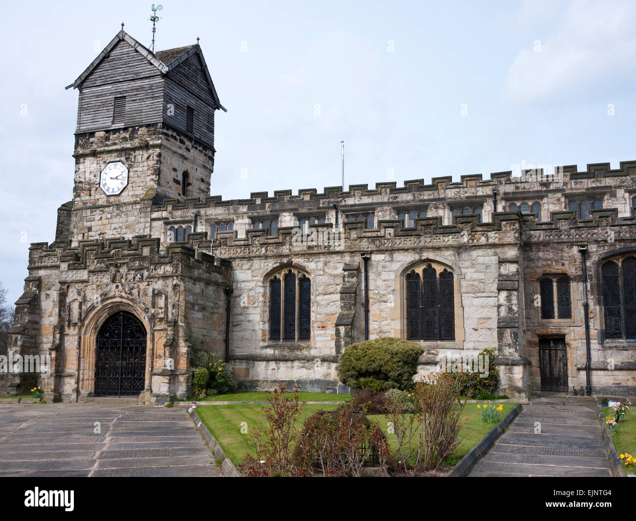 St leonard's parish church hi-res stock photography and images - Alamy