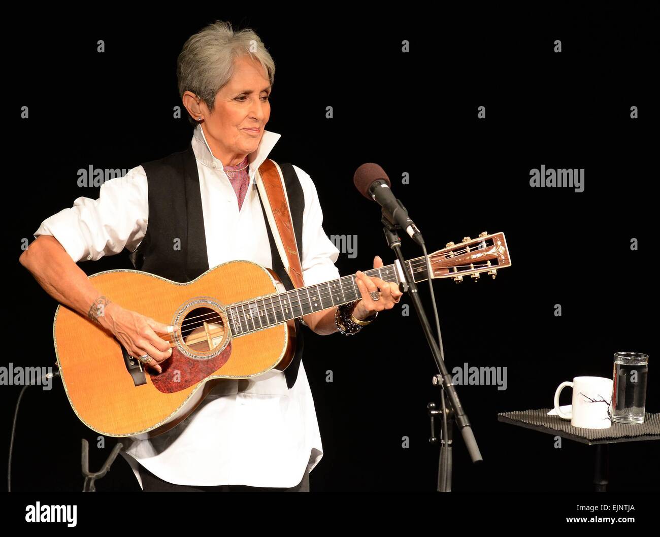 Joan baez hi-res stock photography and images - Alamy