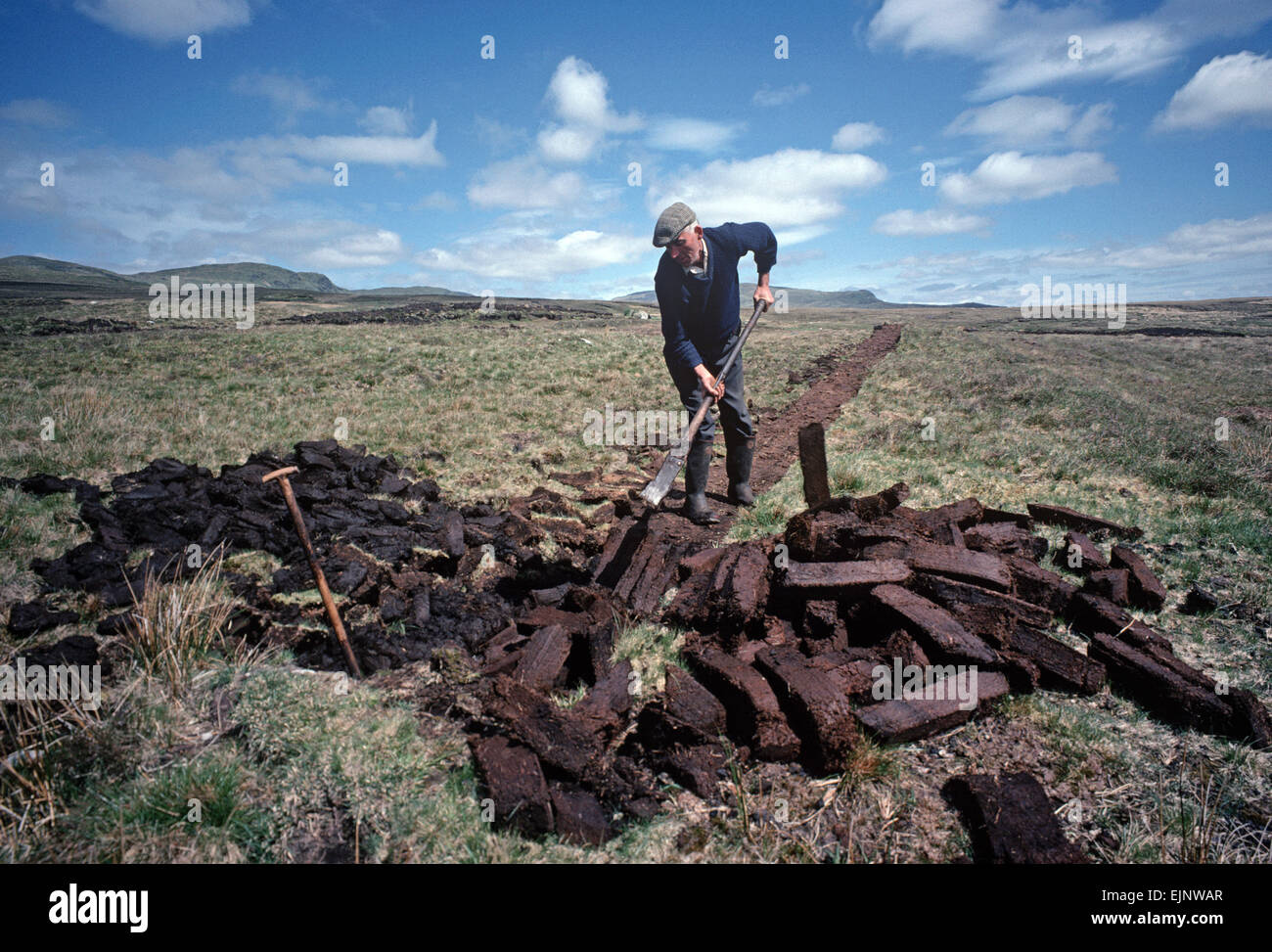 Cutting peat, Blue Stack Mountains, Donegal, Ireland Stock Photo - Alamy