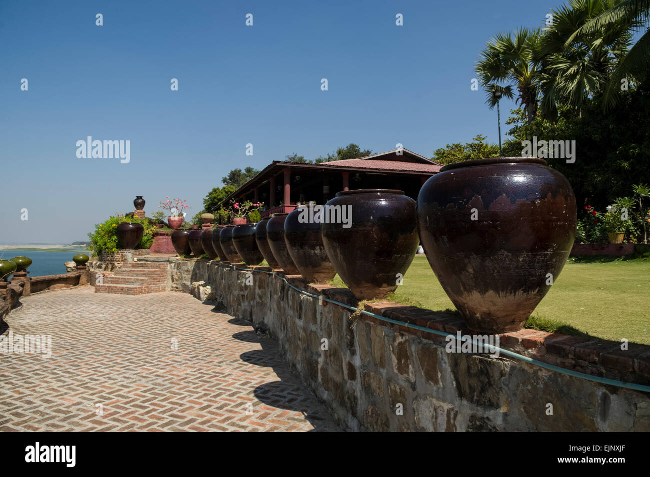 Pots, water storage jars Stock Photo - Alamy