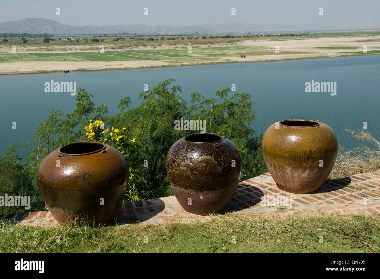 Pots, water storage jars Stock Photo - Alamy
