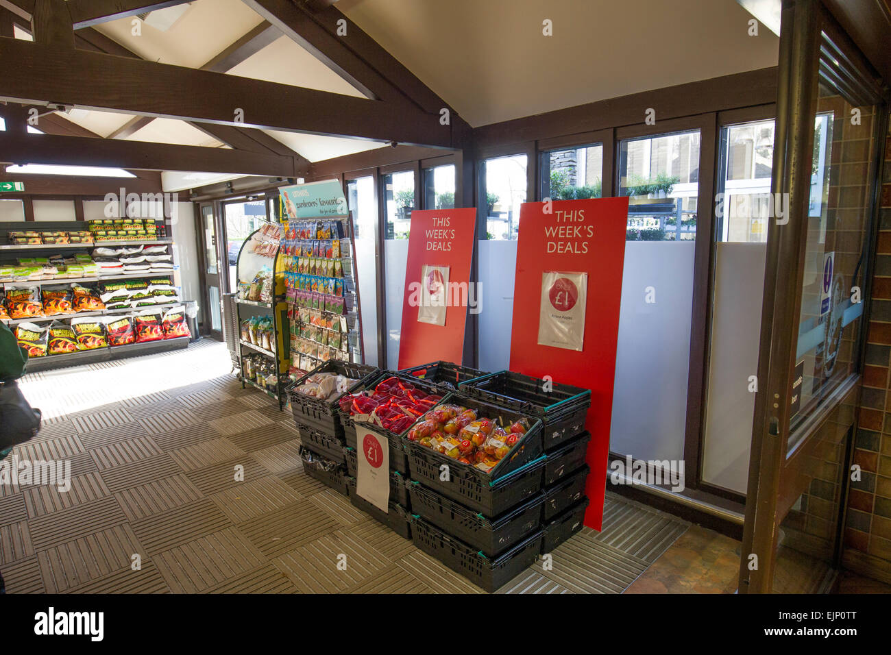 Booths store hi-res stock photography and images - Alamy