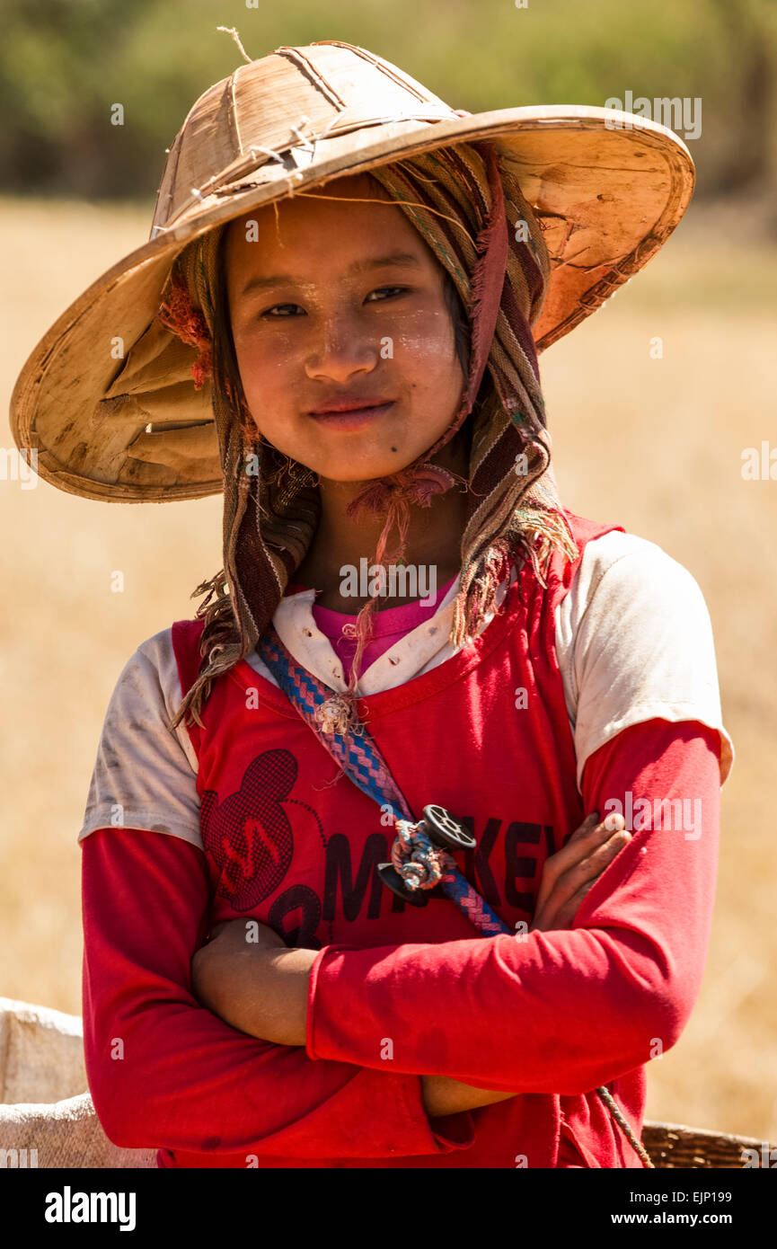 Scenes of rural Myanmar people at work young girl at the market Stock ...