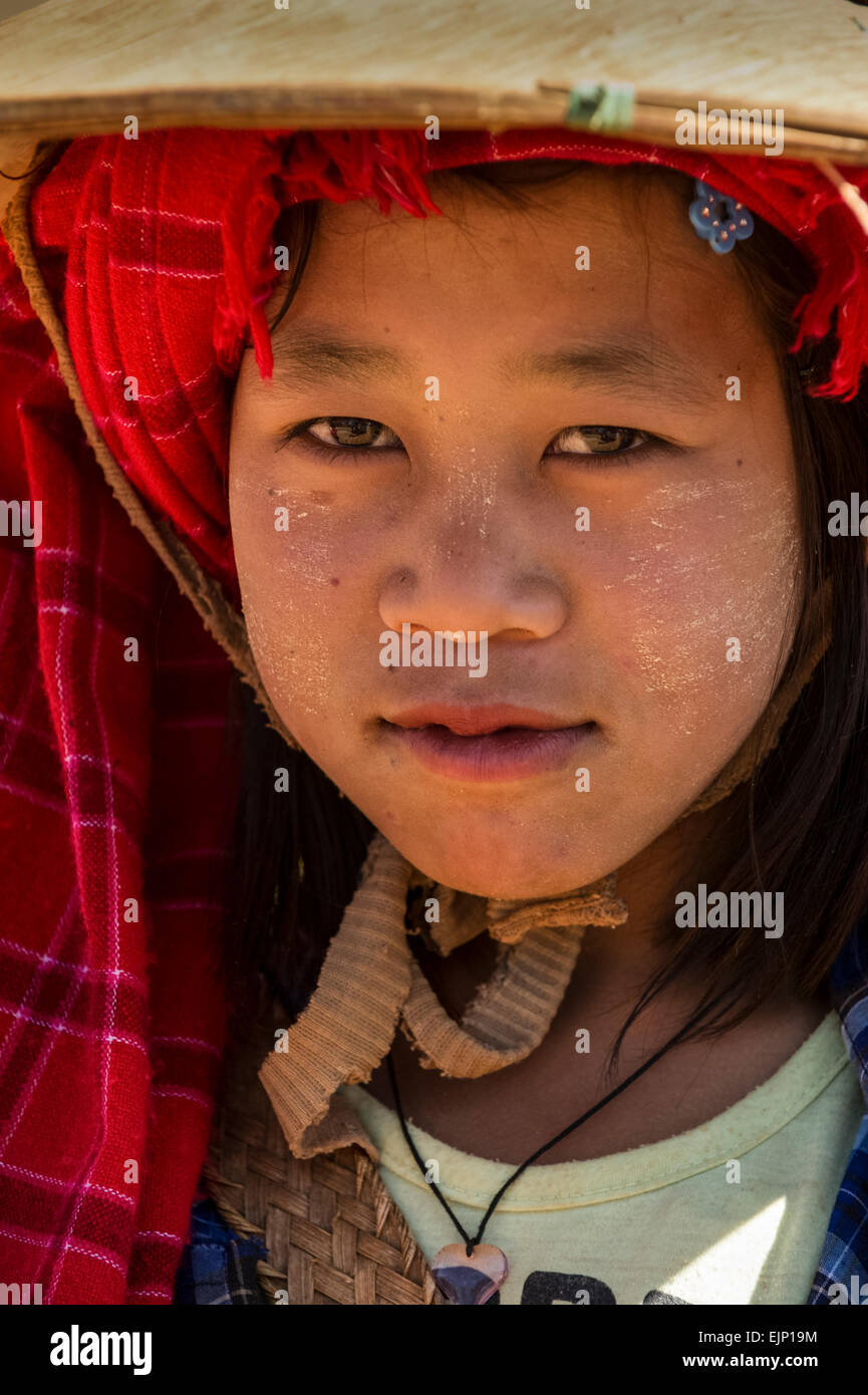 Scenes of rural Myanmar people at work young girl at the market Stock ...