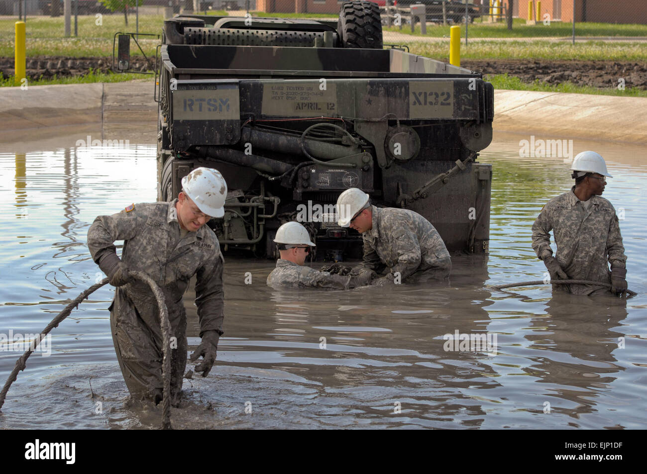 Soldiers from the 1st Heavy Brigade Combat Team, 1st Infantry Division ...