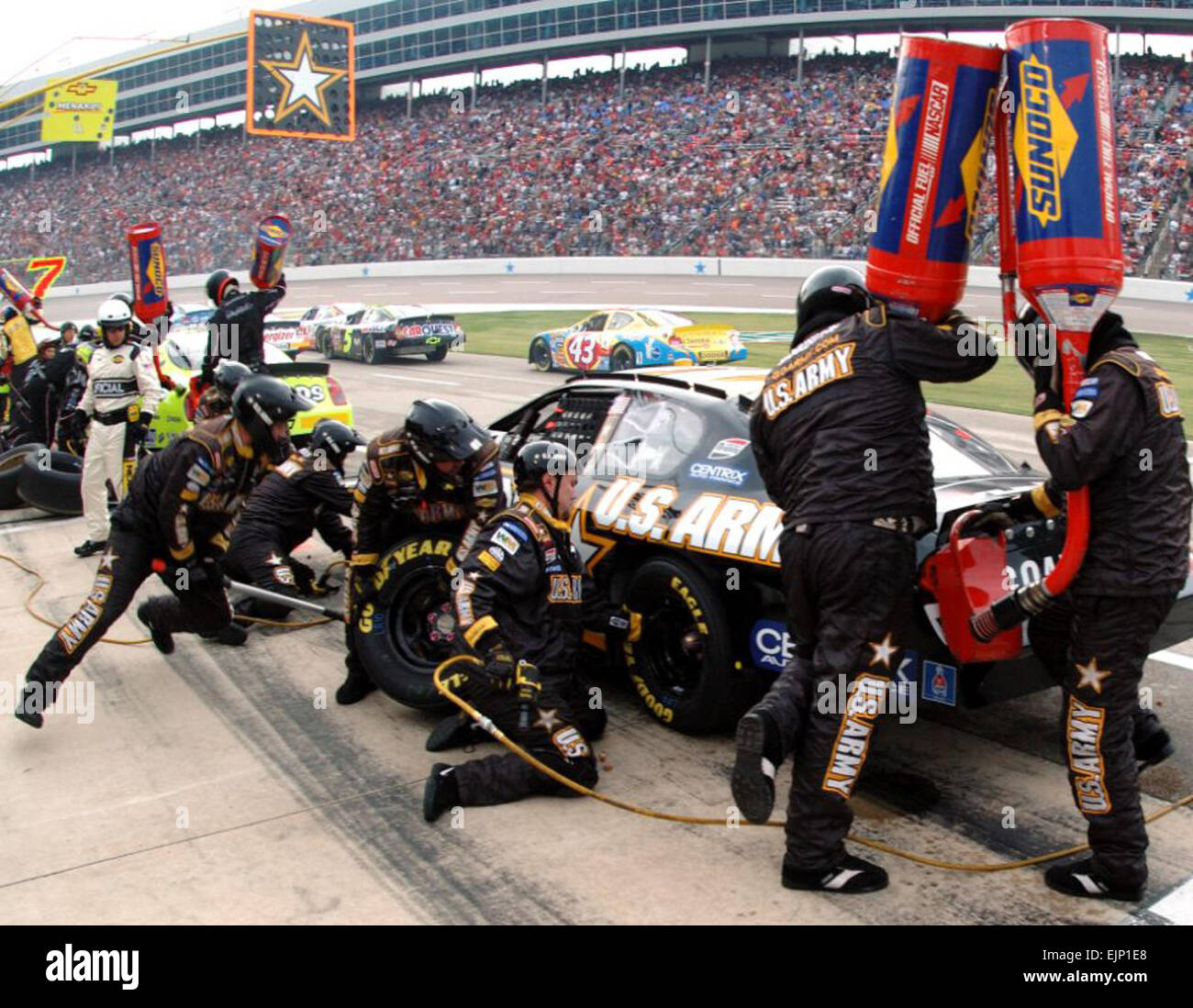 The No. 01 U.S. Army pit crew took top honors in the November 2006 Ford ...