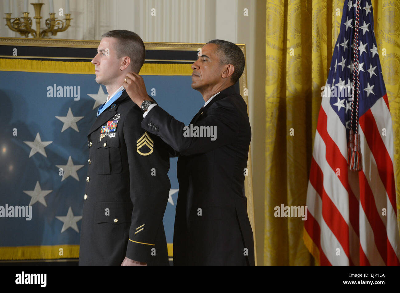 President Barack Obama, right, awards former U.S. Army Staff Sgt. Ryan ...