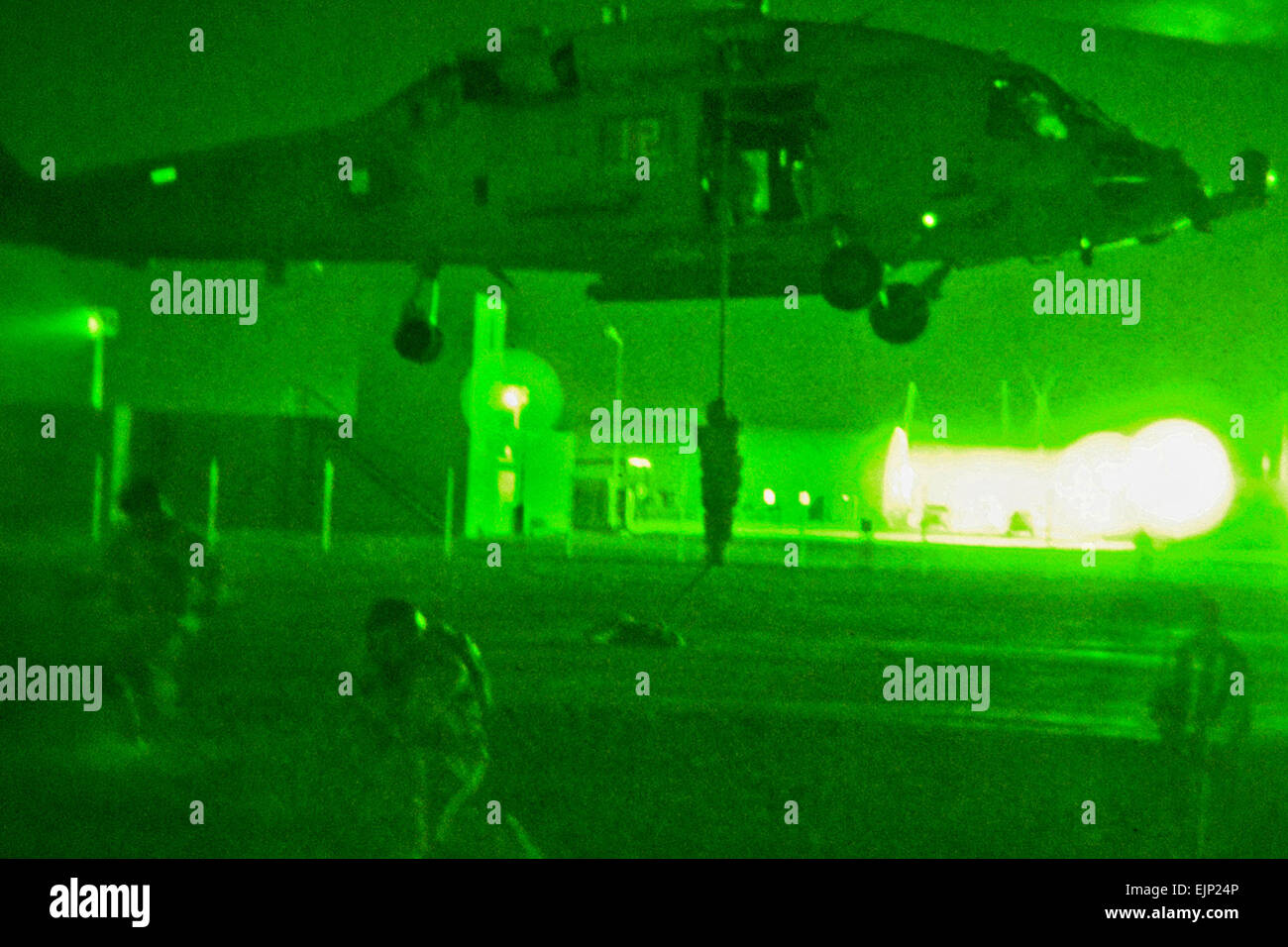 Iraqi Special Operations Forces soldiers hone their fast-roping skills ...