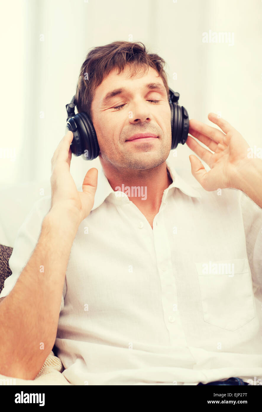 man with headphones listening to music Stock Photo - Alamy
