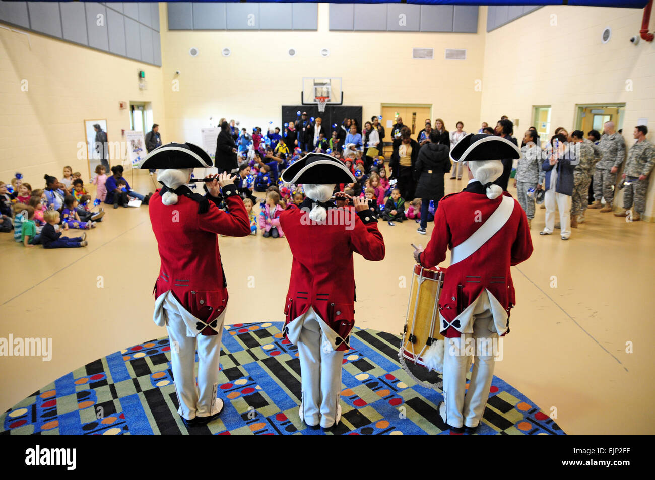 Soldiers from The Old Guard Fife and Drum Corps [FDC], 3d U.S. Infantry ...