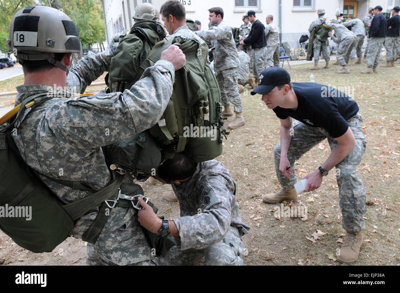 An instructor from the U.S. Army Jumpmaster Mobile Training Team ...