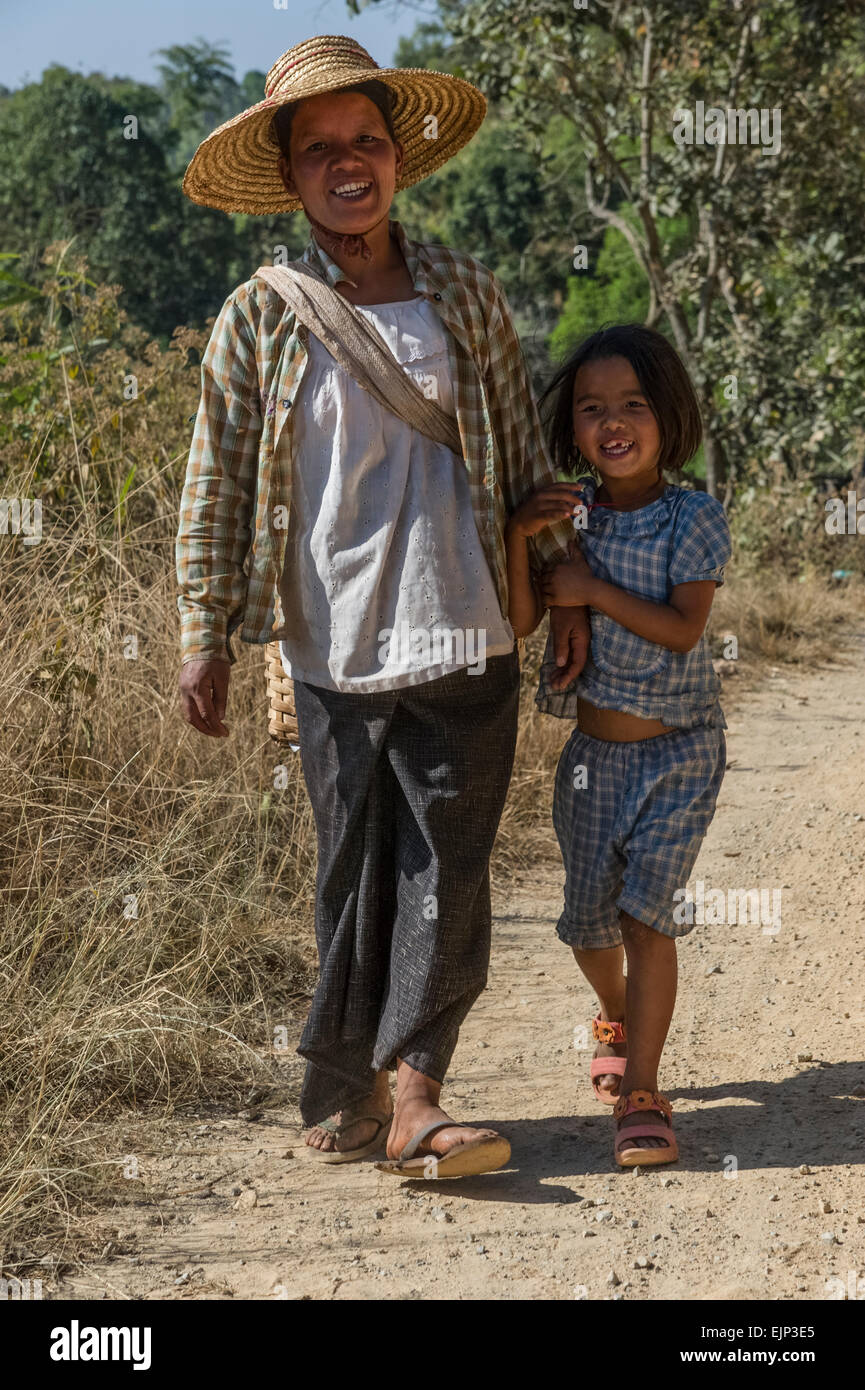 Scenes of rural Myanmar people at work Stock Photo - Alamy