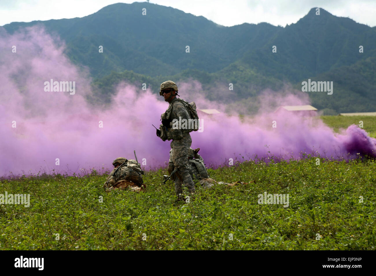 Soldiers from 2nd Battalion 27th Infantry Regiment, "The Wolfhounds ...