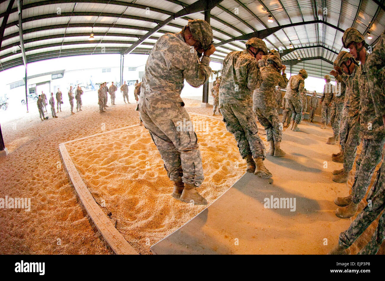 Paratroopers of 1st Brigade Combat Team, 82d Airborne Division, execute ...
