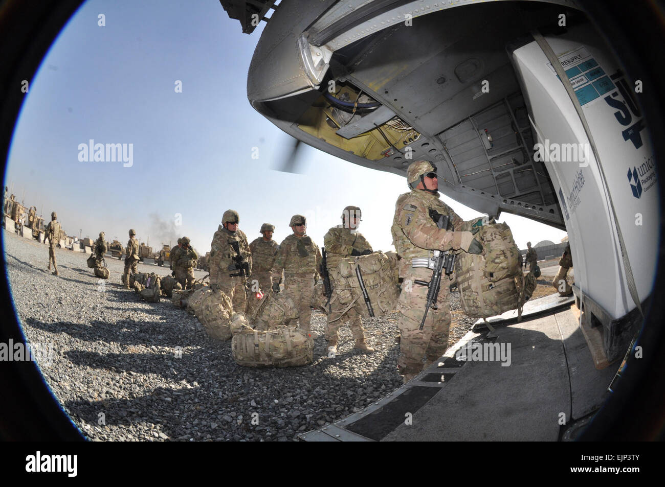 Soldiers from Task Force Guam, 1st Battalion, 294th Infantry Regiment ...
