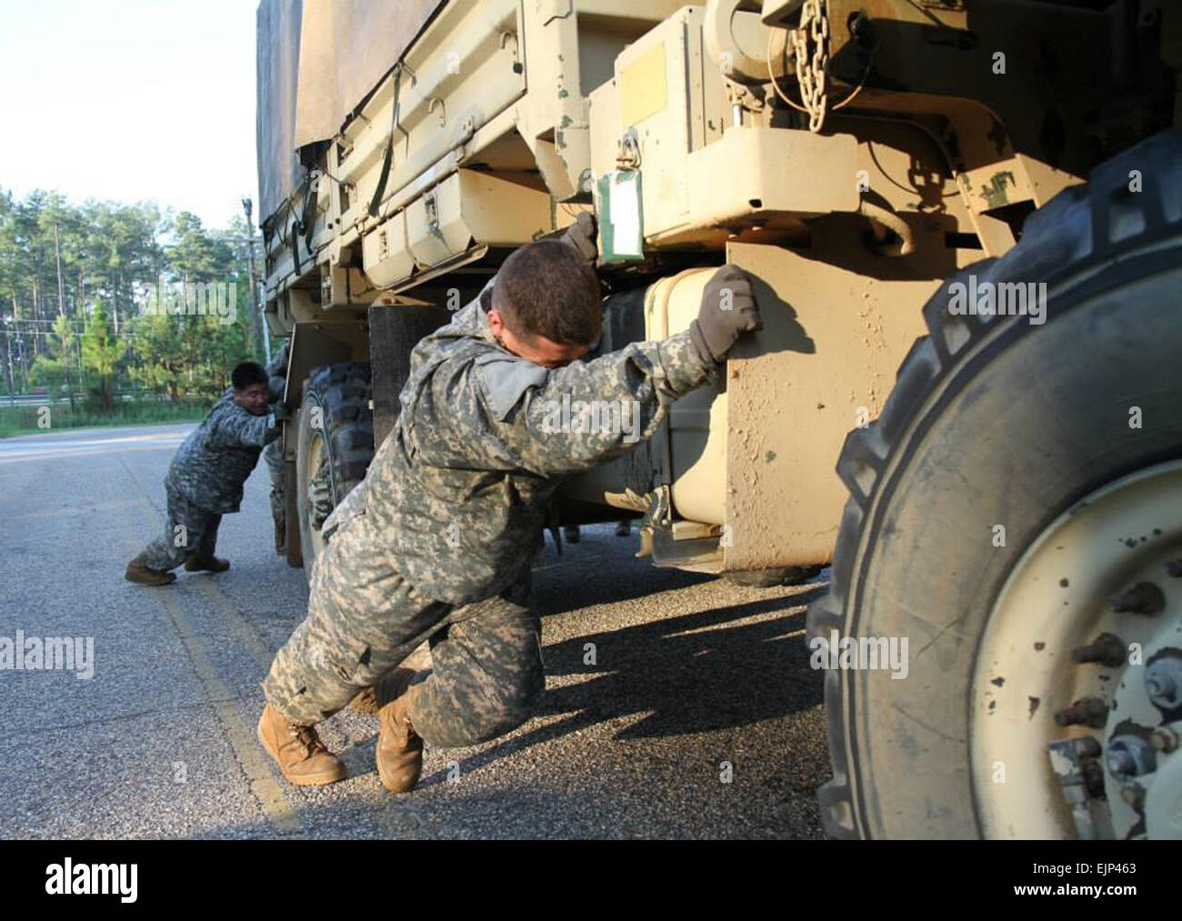Paratroopers assigned to Company E, 307th Brigade Engineer Battalion ...