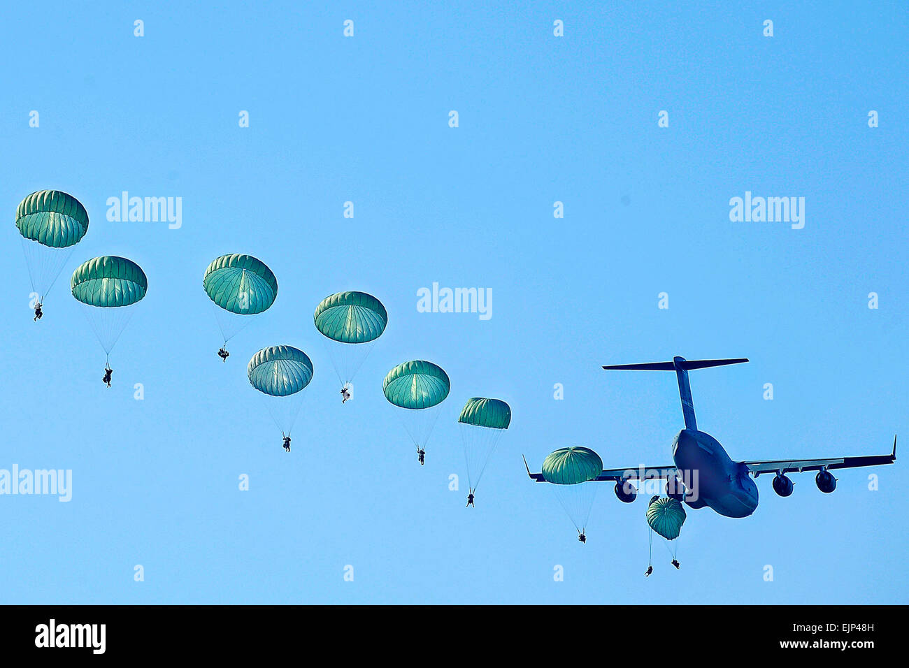 U.S. Army Rangers parachute from a U.S. Air Force C-17 Globemaster III ...
